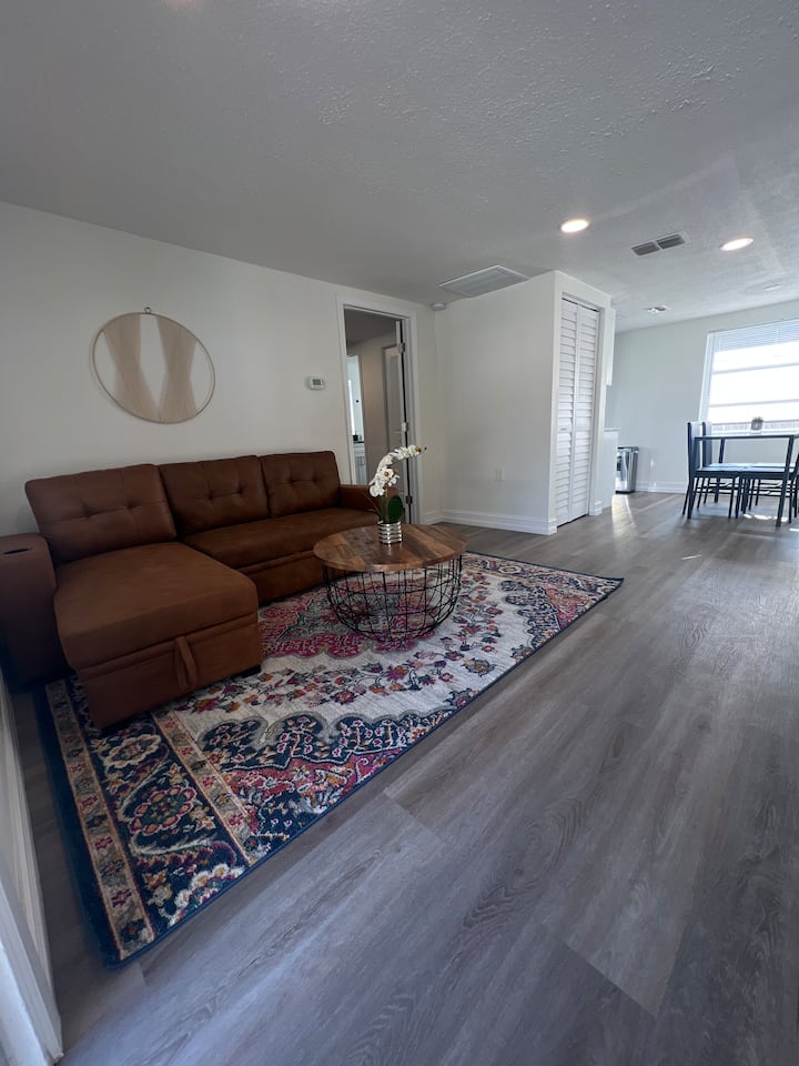 Apartment In Holiday - Tarpon Springs, FL