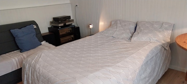 Chambre Et Salle De Bains Indépendantes - Lons-le-Saunier