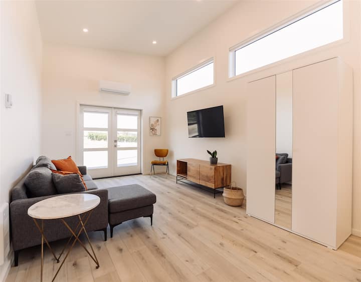 Chic Vineyard Guesthouse - Osoyoos