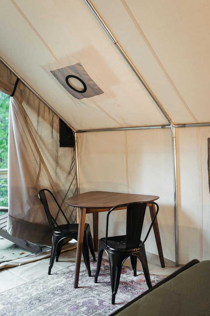Howler Bike Park Glamping Tent 3 | Ozarks Getaway - Spokane, MO