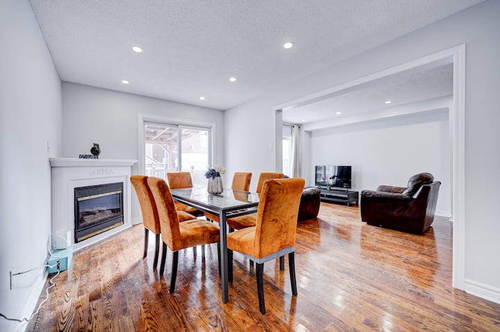 Upstairs 4bedrooms With 3.5 Bath - Markham
