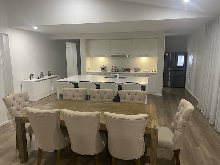 Modern Clean Family House - Werribee