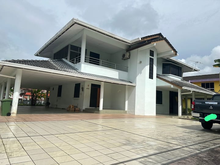 101 Area Bungalow In Kuching - Sarawak