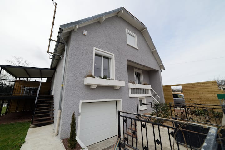 Gîte De Tourisme "Les Fauvettes" 3 * 14 Personnes - Auvergne