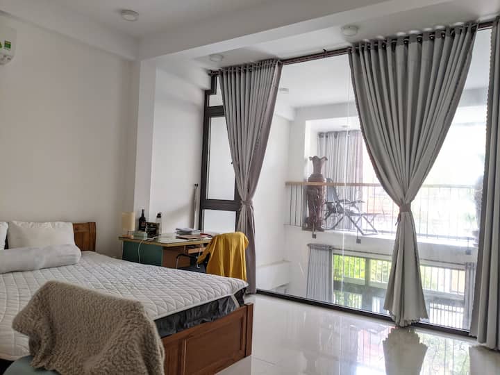 Green View Room With Spacy Balcony, Near The Beach - ダナン