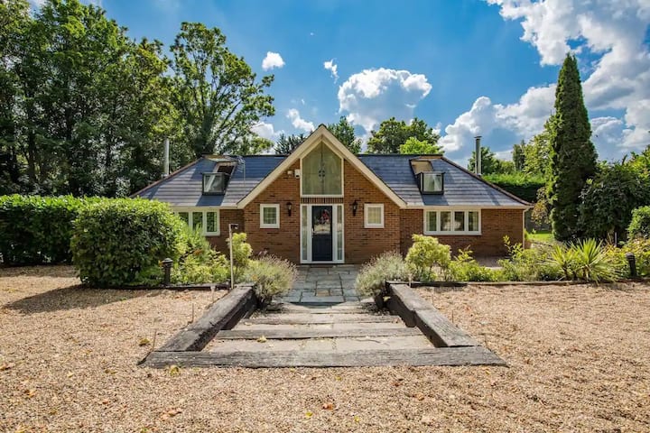 Lake View Lodge Spacious 4br Ideal For Long Stays - Slough