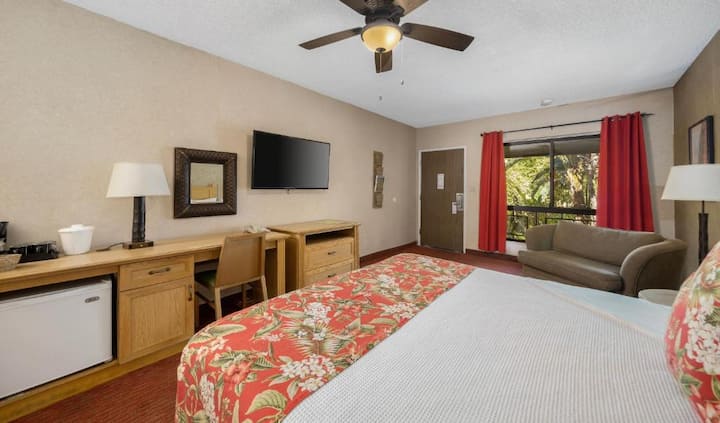 Caliente Tropics Hotel - Palm Springs, CA