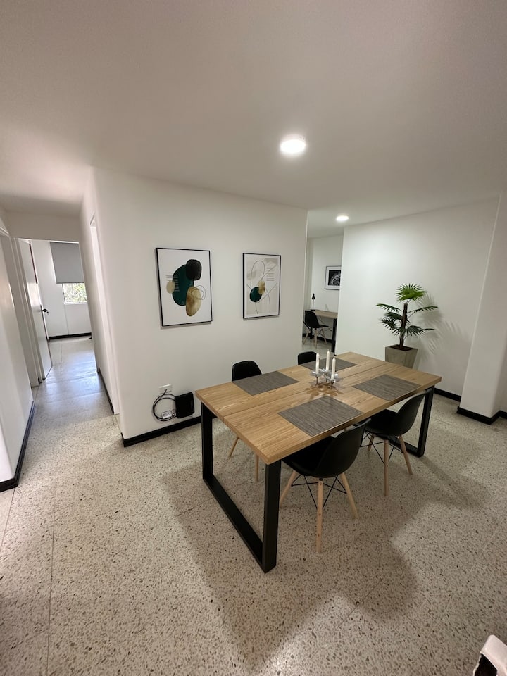 Vive La América, Con El Metro A Solo Unos Pasos. - Medellín