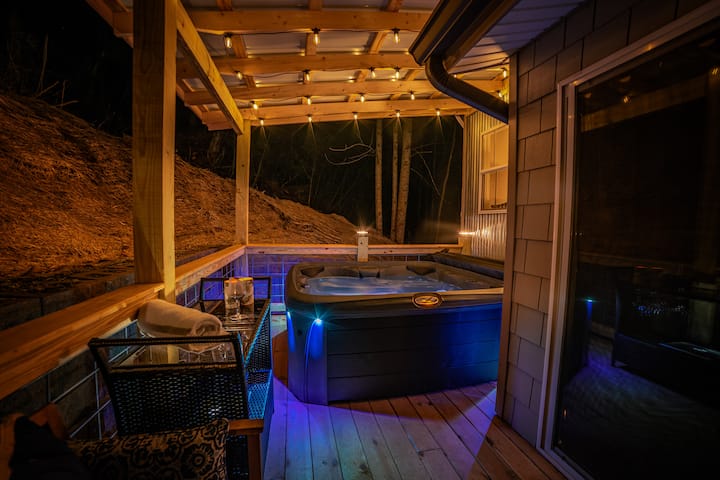 Hillside Haven: 5 Minutes To Gsmrr And Downtown! - Bryson City, NC