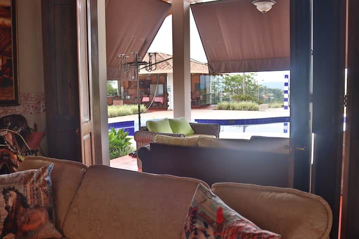 Espectacular Casa Con Insuperable Vista  A Pereira - Pereira, Colombia