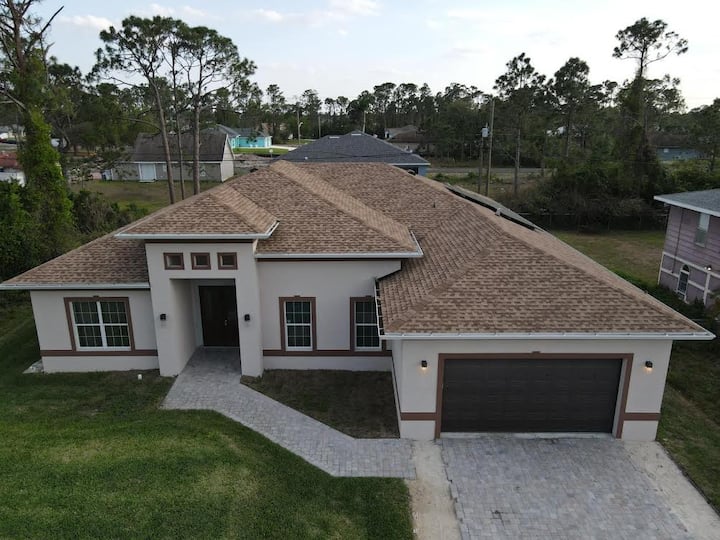 Casa Con Piscina 4 Bedrooms 3 Baths! - Lehigh Acres, FL