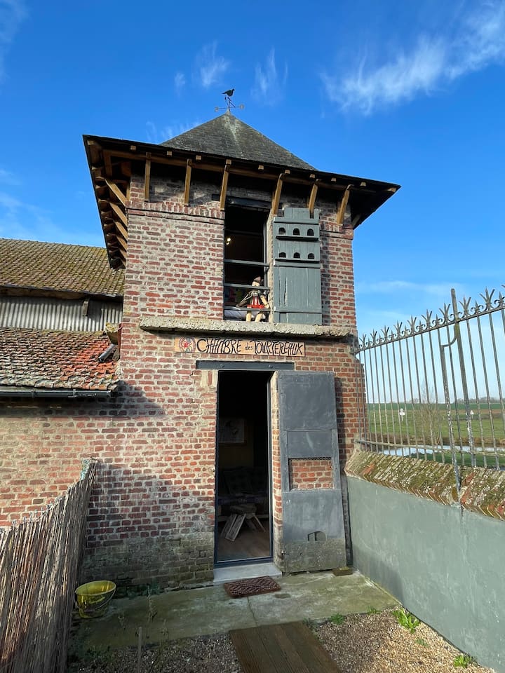 Chambre Dans Tour Du Pigeonnier - ibis budget Noyon