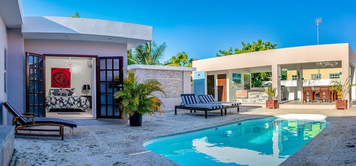 Avant Garde Apartment With Pool - Curazao