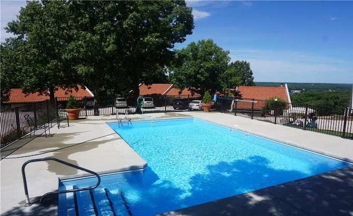 Lake Ozark 3 Bedroom 2 Bath 6 Pools Boat Slip - 密西西比州