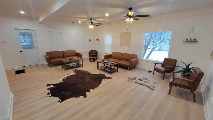 Modern Farmhouse Renovated 2023 - Alexandria Bay