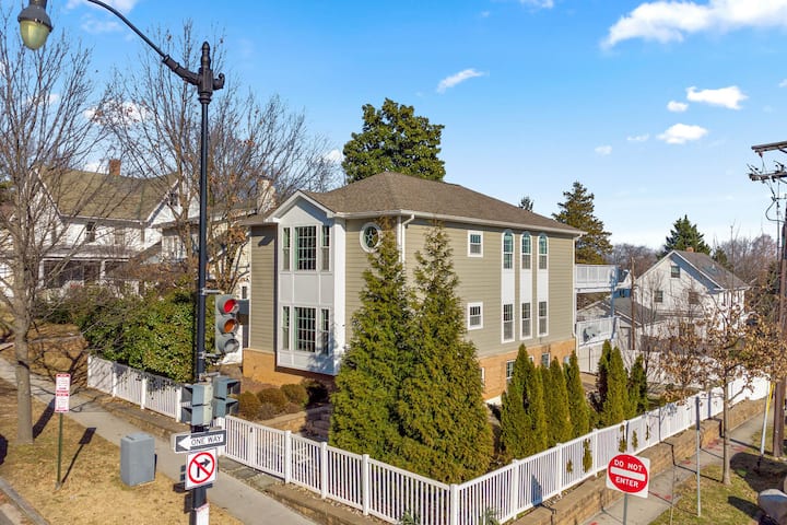 Spacious Home For Gathering With Private Parking Business Or Family Retreat! - Silver Spring, MD