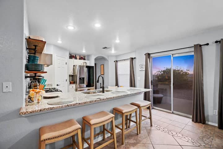 Spacious 3 Bed Home 3 Living Rms - Las Cruces, NM