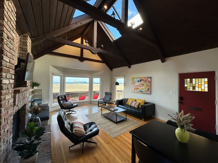 Beach Front Home - Long Beach, CA