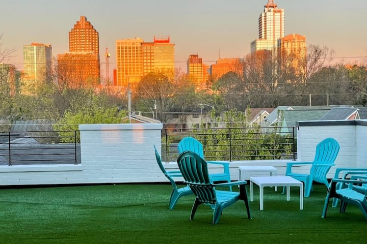 Huge Rooftop Turf Patio W/ Stunning Skyline Views! - Raleigh, NC