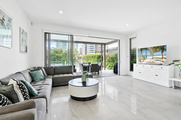 Elite Holiday Homes - Dreams - Surfers Paradise