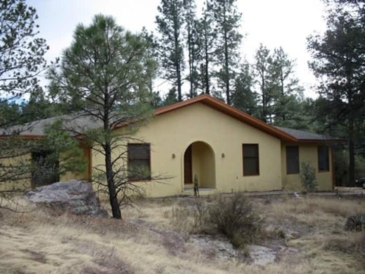 Raven House : Comfort In Nature - Silver City, NM
