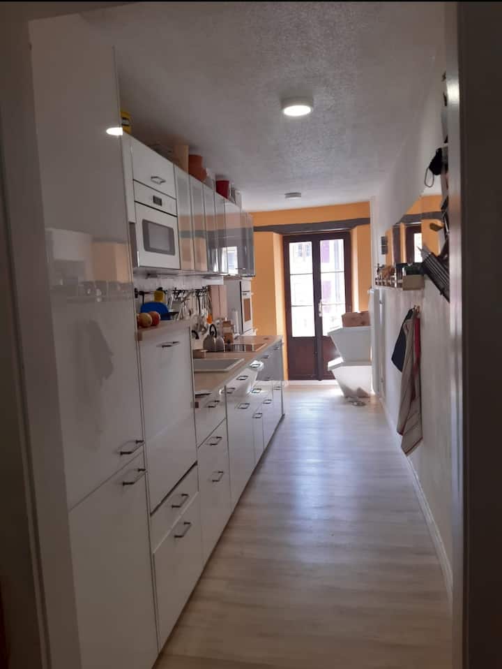 Charmante Chambre Dans Le Vieux Bourg (Rez) - Neuchâtel