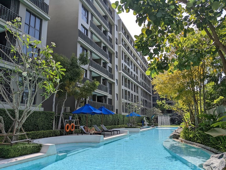 Modern. Central. Workroom. 日本語 - Hua Hin