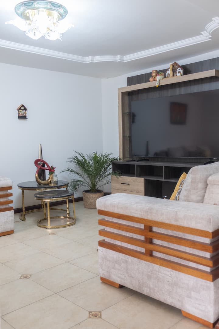 Cozy & Spacious House-near The Centro - Cuenca