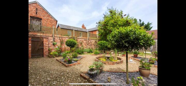 Secret Courtyard Stay - Goole