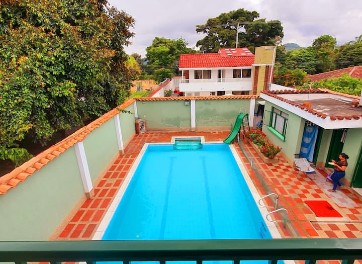 Casa Grande Con Piscina Privada - La Mesa