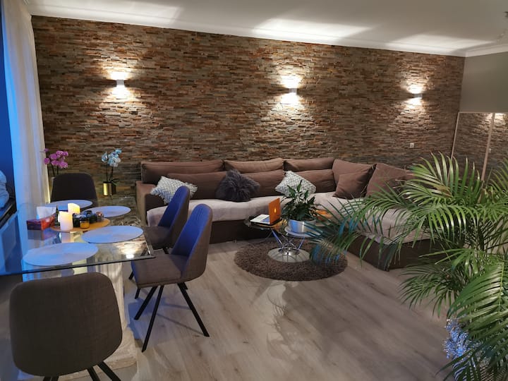 Sunny Apartment San Feliu - Mortsel