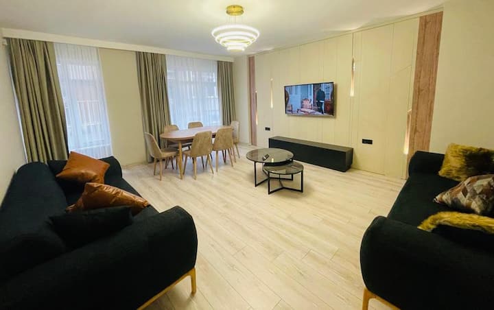 Exceptional Location! 3 Bedrooms - Şişli