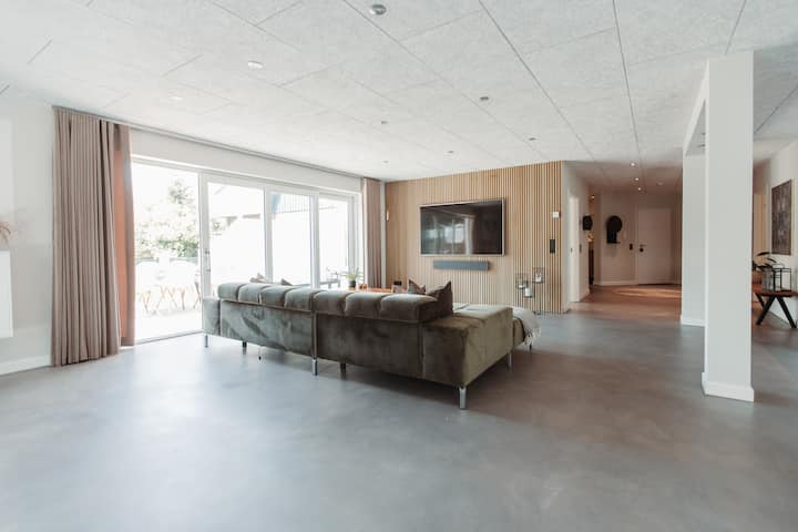 Exclusive Apartment With Jacuzzi & Garden - Flensburg