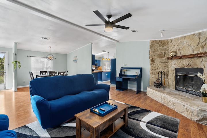 Peaceful 4 Bed Home | Under 1 Mile From Park/lake! - Lake Travis, TX