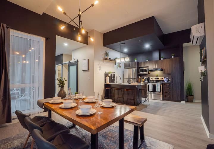 Buchanan *304* - Midtown Luxe Condo + Gym - Dorval