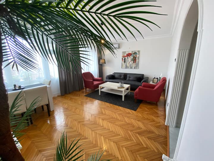 Stylish With Balcony In Cihangir - Istanbul