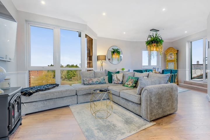 Liverpool Skyline Penthouse | Balconies + Parking! - Liverpool