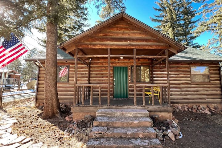 Cozy Cabin | Hot Tub | Downtown - Woodland Park, CO