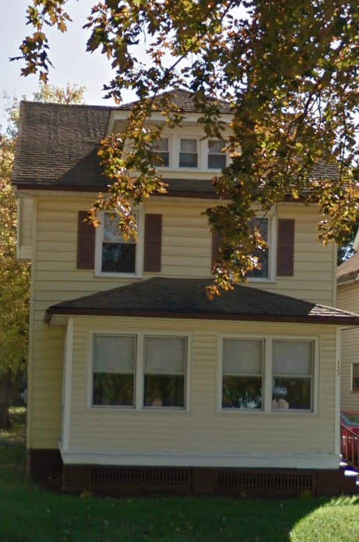 Large Room For Rent! - Rochester, NY