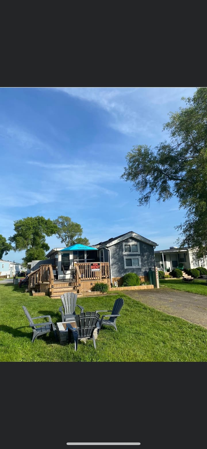 3 New Holland Sherkston Shores - Crystal Beach