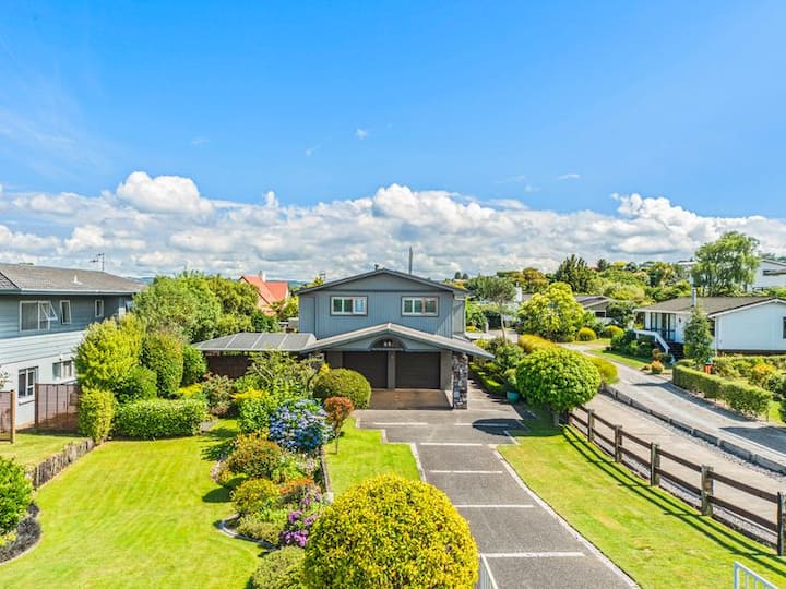 Family Lake House - Taupo