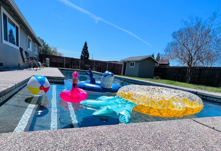 Bright Modern Home W/lap Pool! - SeaQuest Folsom, Folsom