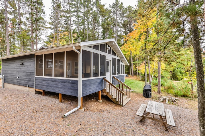 New, Pet Friendly Home Crystal Clear Private Lake - Eagle River, WI
