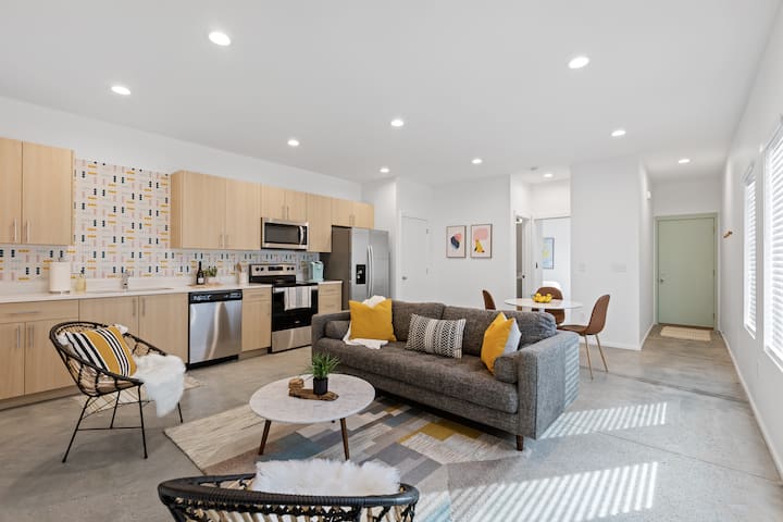 Aquavilla - 1 Level Midmod Home - Chattanooga, TN