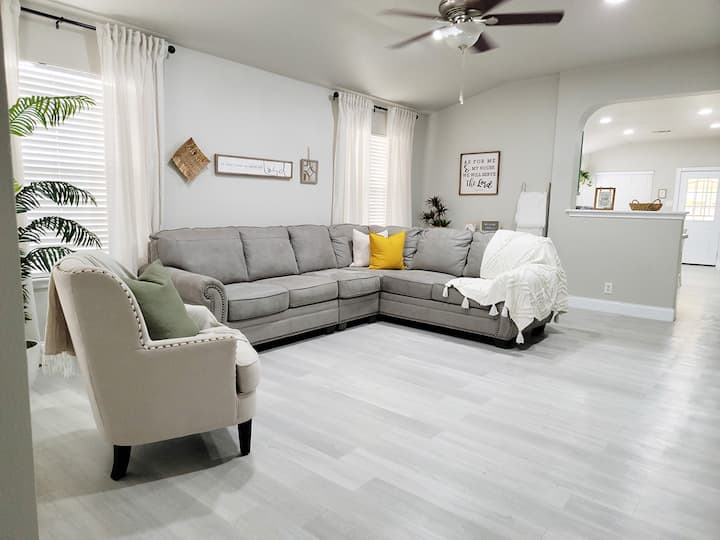 Grandma's Cozy House
Near To Sea World / Lackland - Weston Oaks - San Antonio