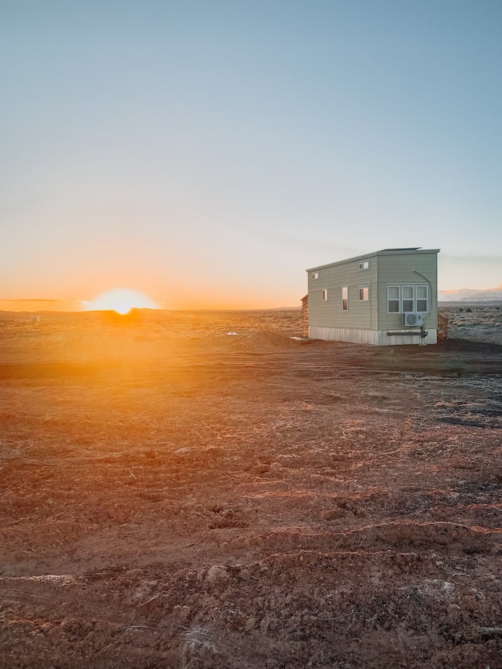 Grand Canyon Hideaway Off Grid Tiny Home - Arizona
