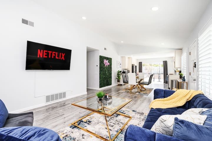 Mins To Disney! Chic 3br W/ Insta Wall & Arcade - Tustin, CA