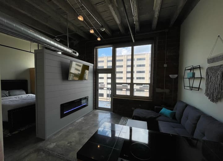 Downtown Des Moines Condo - Des Moines, IA