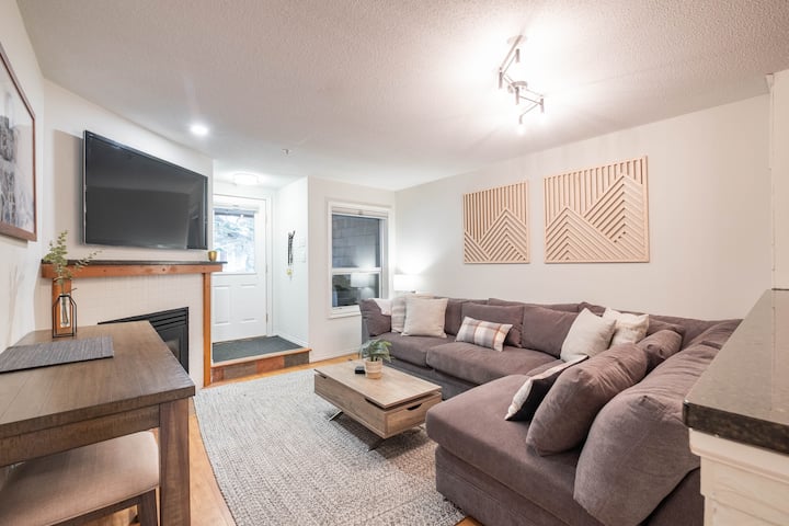 Beautiful 2bdr | Private Hot Tub | Pets | Ac - Whistler