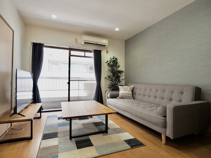 D) 4min Walk Ikebukuro/free Wifi/direct Shinjuku - Ikebukuro